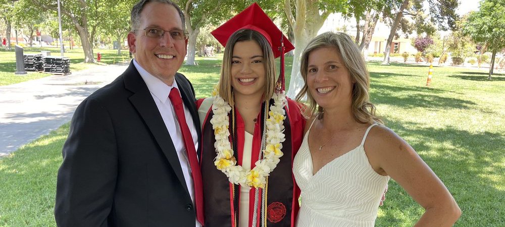 What does a lei mean at graduation? – Leilanis Leis